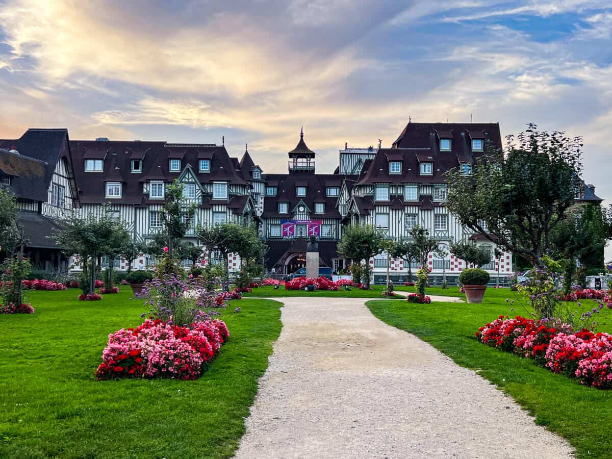 17 Best Things to Do in Deauville France - France Voyager