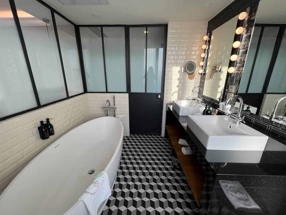 28 Best Hotels in Paris With Eiffel Tower Views (From a Paris Travel ...